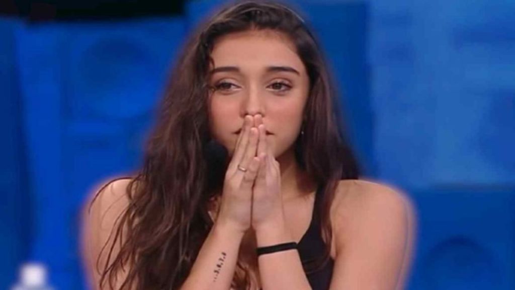 Giulia Stabile, sorpresa nel lettone insieme a lui: è boom di commenti ...